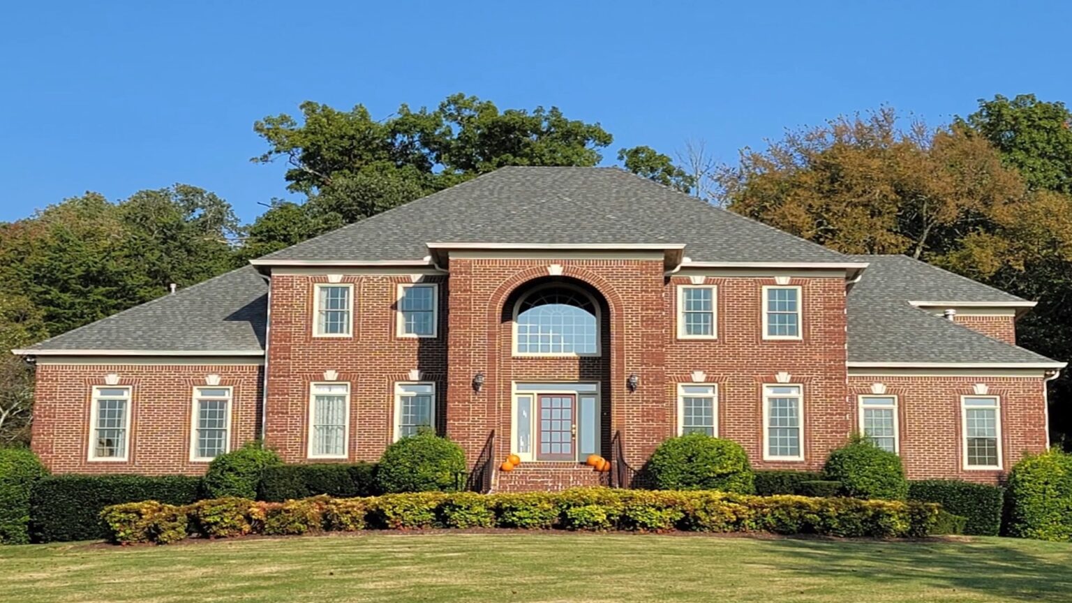 Dark vs Light Colored Roof Shingles - A Practical Guide to Choosing Wisely